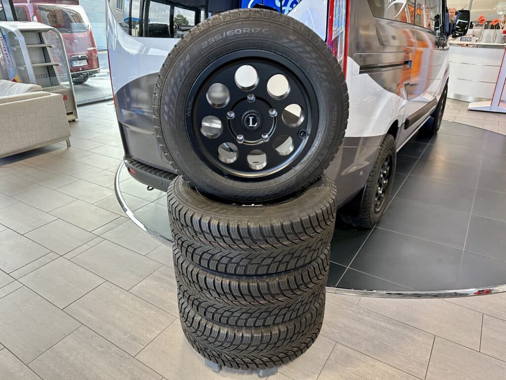 Aluräder Loder Klassik 8x17" / Allwetter-Reifen 235/60R17 (Transit ...